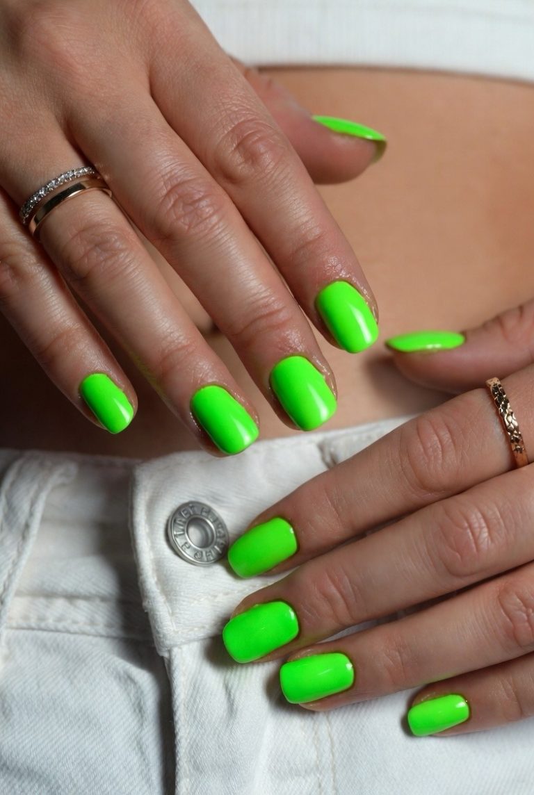 17 Bold and Bright Neon Nails That Instantly Light Up Your Look - Spesh ...