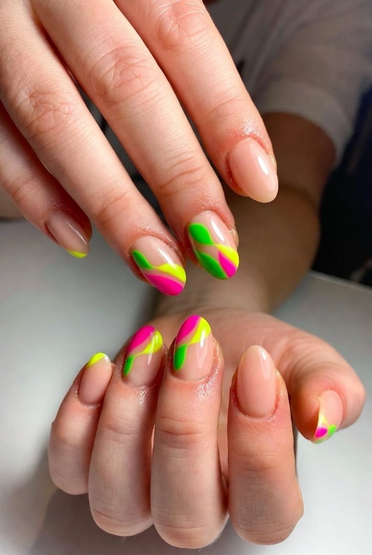 17 Bold and Bright Neon Nails That Instantly Light Up Your Look - Spesh ...