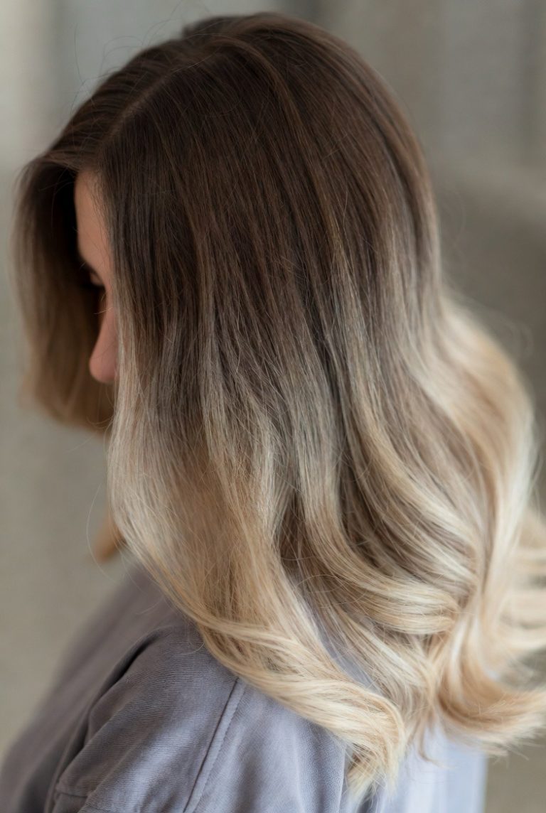 13 Natural Sunlit Highlight Ideas for a Soft, Lived-In Hair Glow ...
