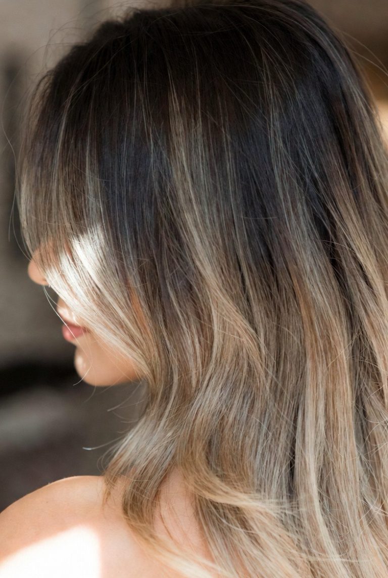 13 Natural Sunlit Highlight Ideas for a Soft, Lived-In Hair Glow ...