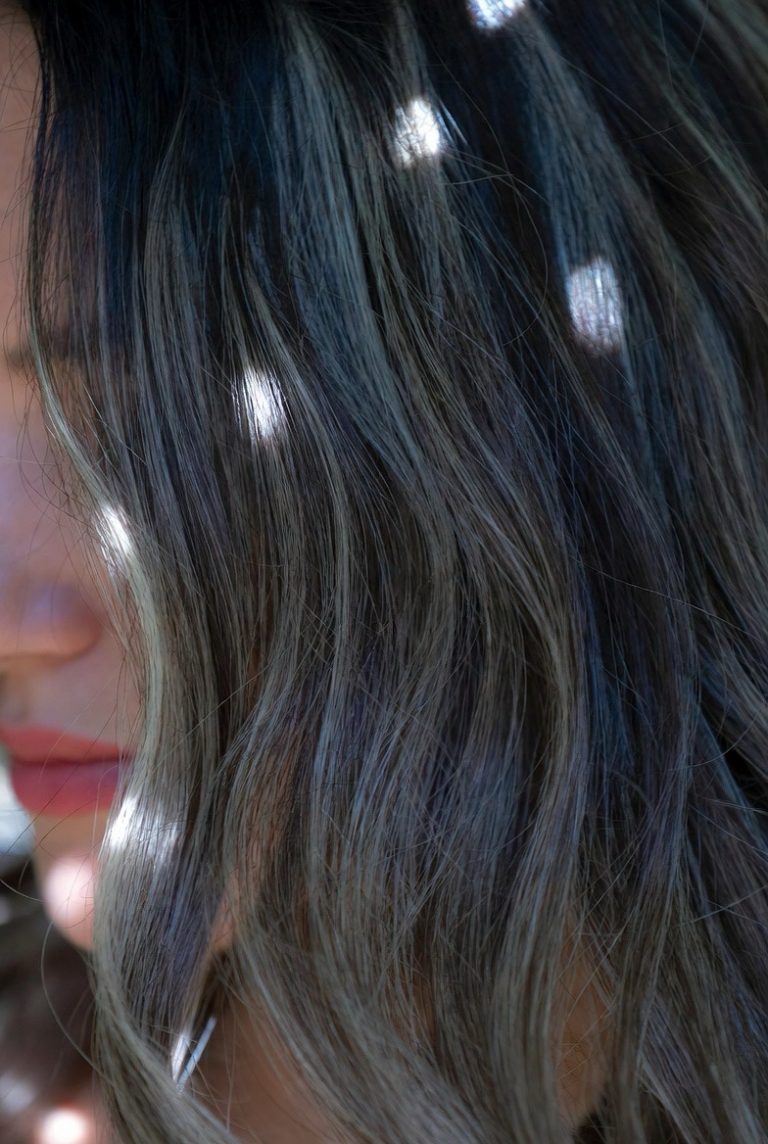 13 Natural Sunlit Highlight Ideas for a Soft, Lived-In Hair Glow ...
