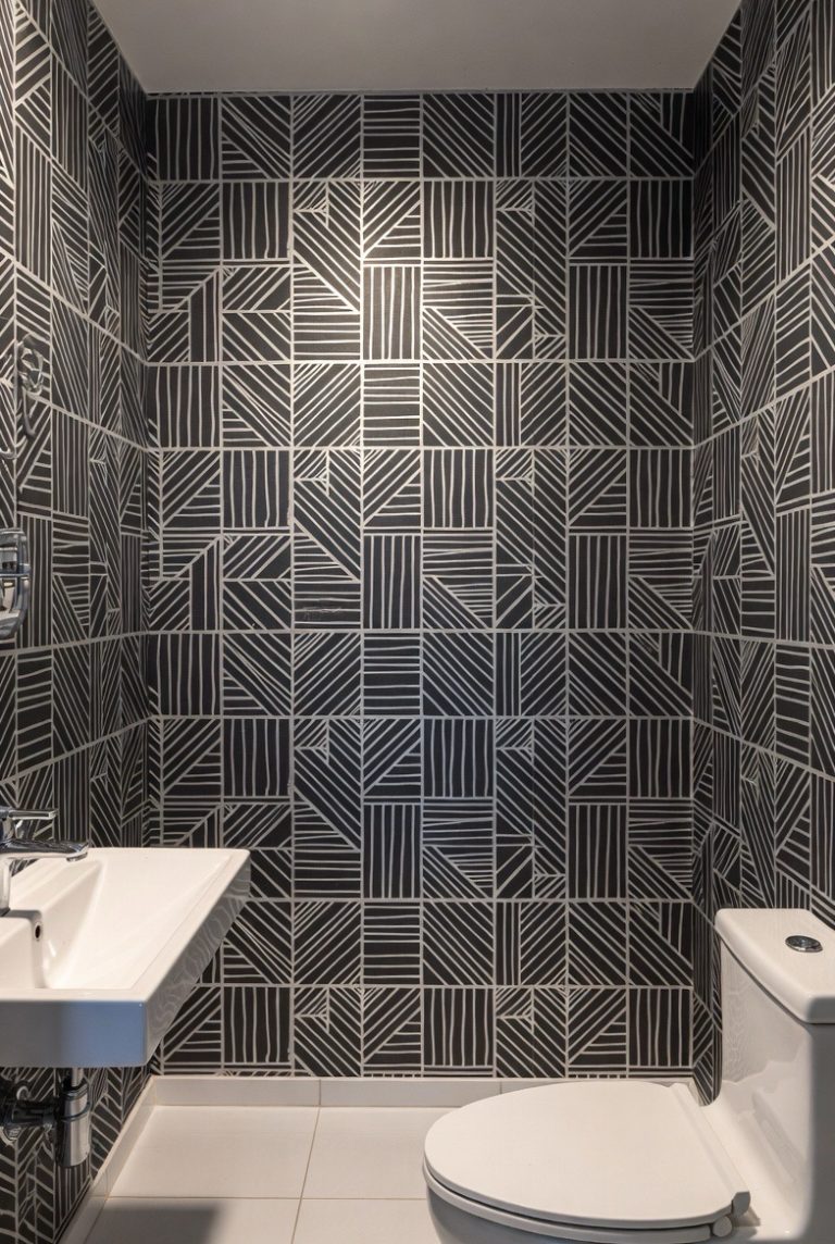 15 Gorgeous Bathroom Wallpaper Ideas for a Stylish Makeover - Spesh View