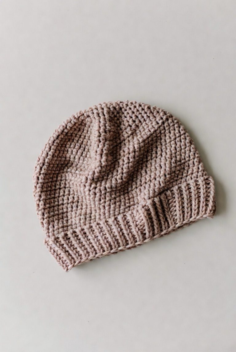 18 Cozy Crochet Hat Inspiration for Fall and Winter Fashion - Spesh View